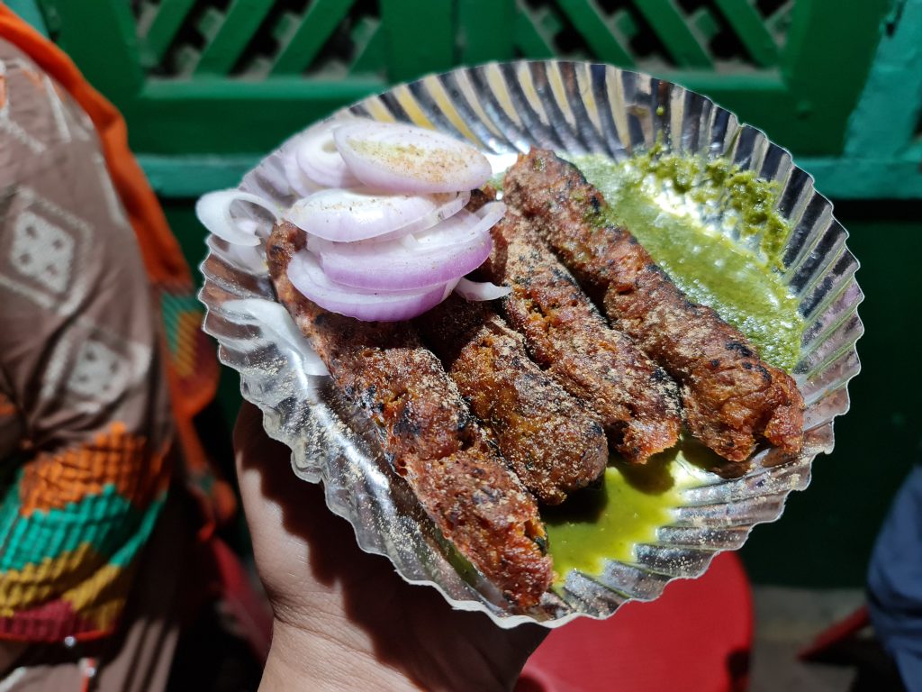 Garden seekh kabab | The 20 Years old kabab food cart of Pune camp
